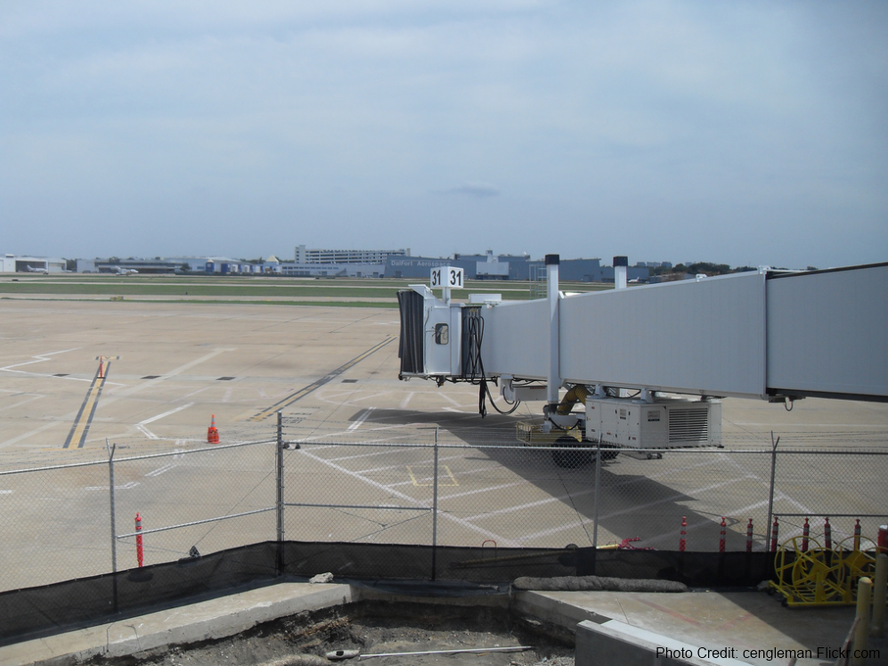 jet bridge delta - Eye of the Flyer