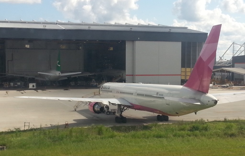 delta-cancer-support-pink-plane-atl-atlanta-delta - Eye of the Flyer