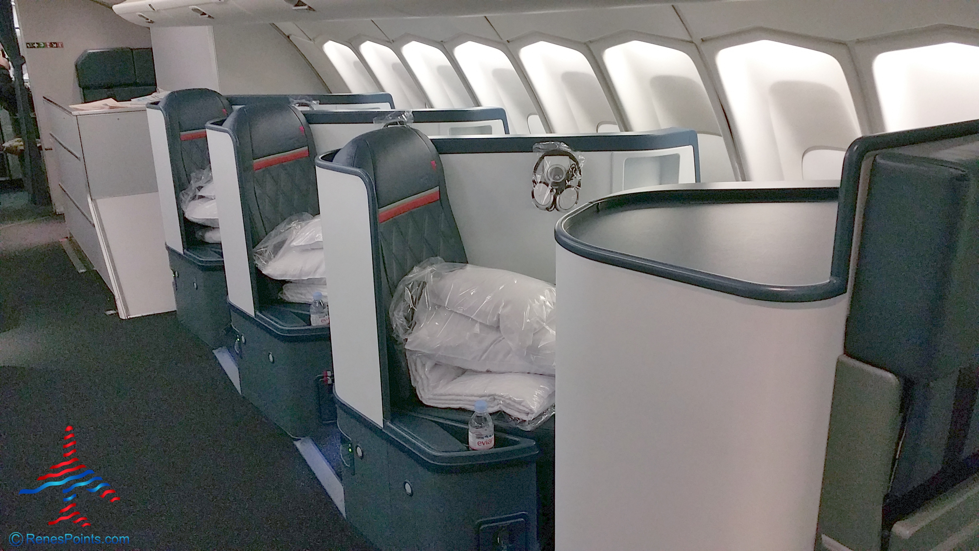 Delta Air Line 747 Delta One business class seat flight review NRT ...