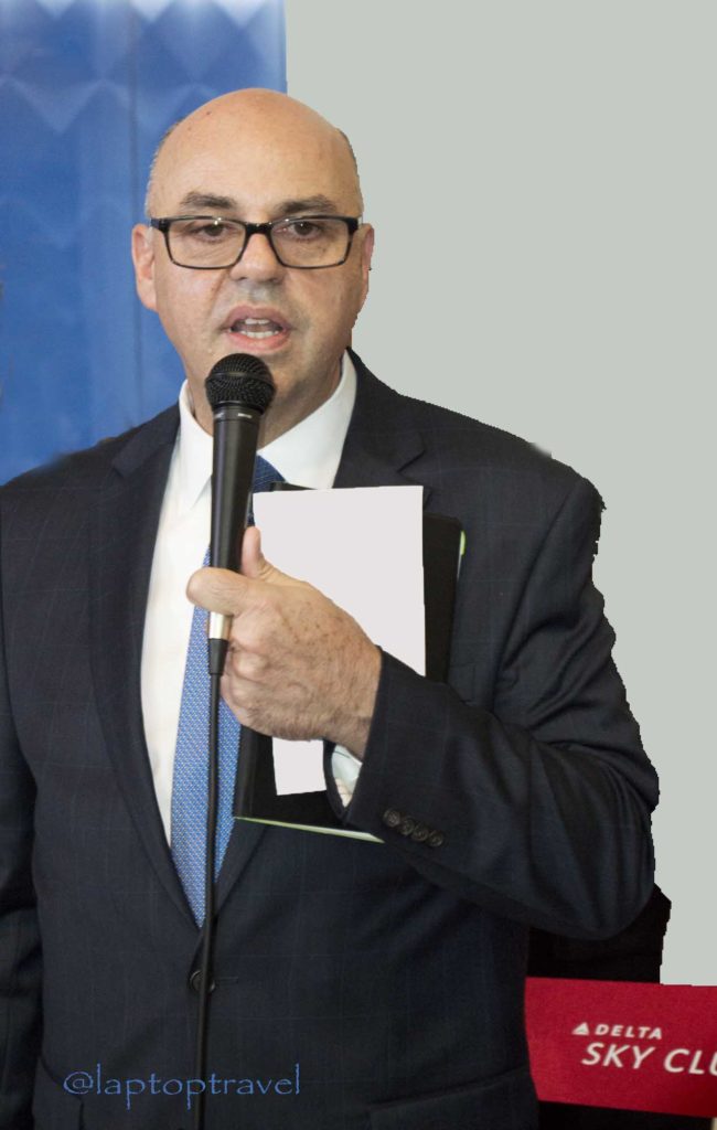 dsc_9015_claude-roussel-delta-skyclub-seattle-seatac-laptoptravel ...