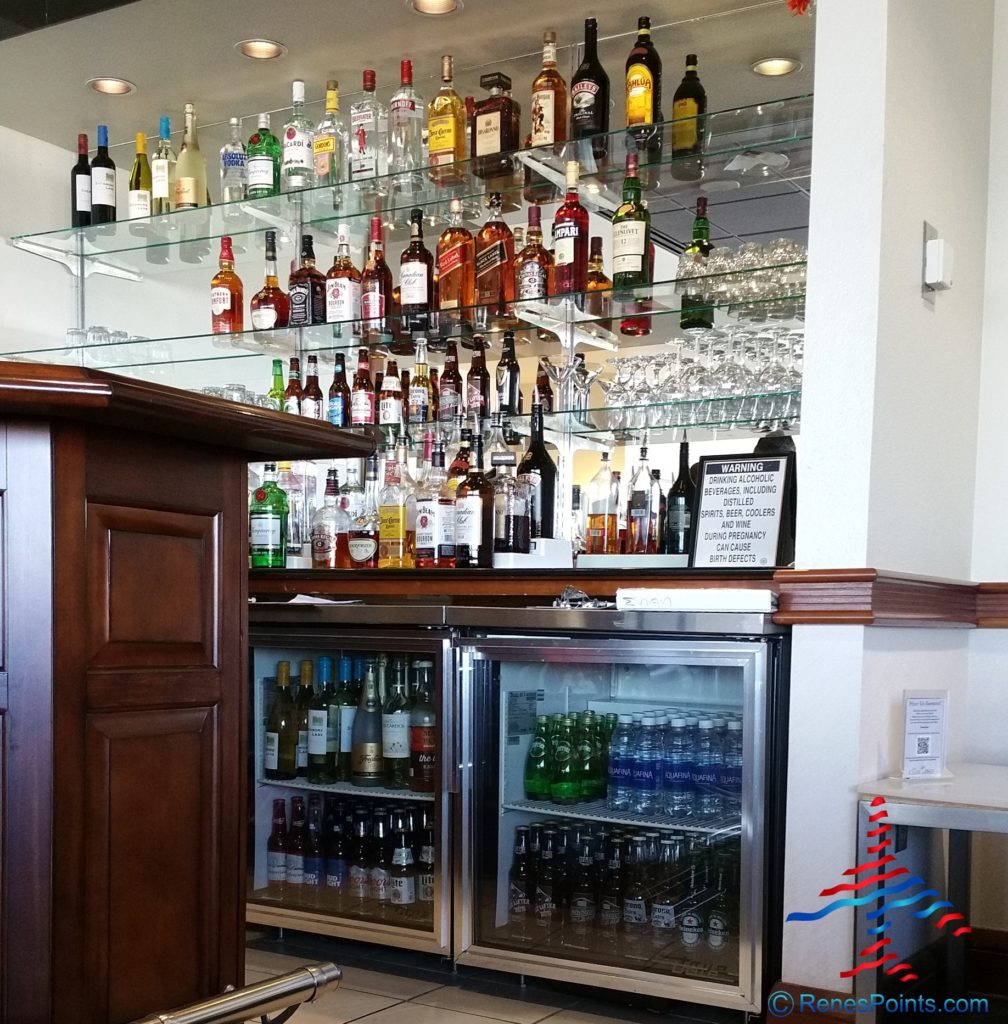 THE CLUB at PHX Lounge review Phoenix Sky Harbor International Airport ...