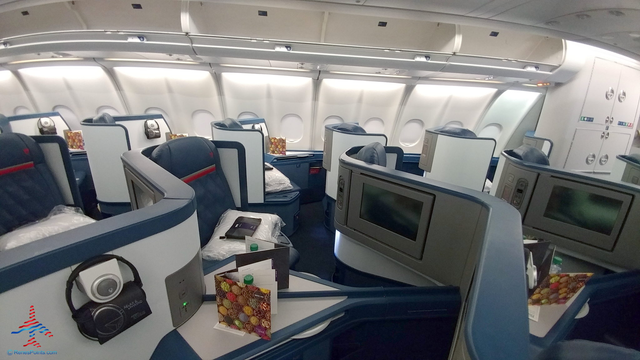 Review: A330 Delta One Business Class Minneapolis to Honolulu Hawaii ...