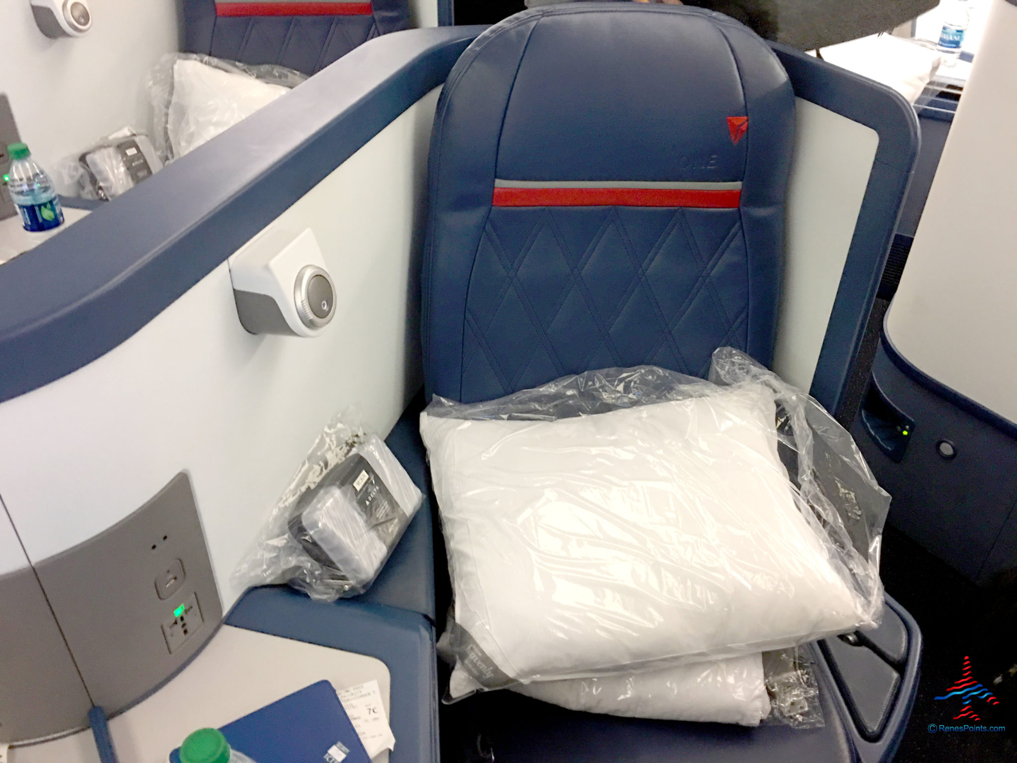 Delta-One-A330-Seat - Eye of the Flyer