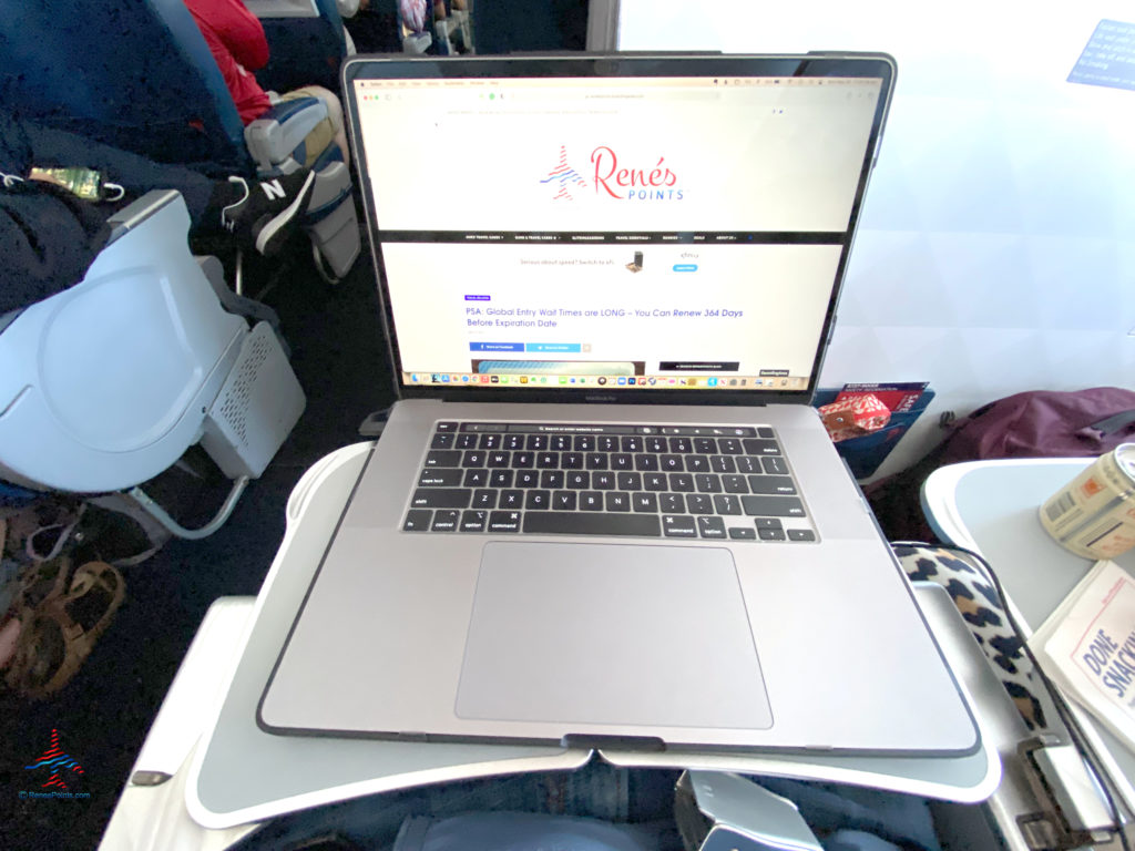 Laptop-Tray-Table - Eye of the Flyer