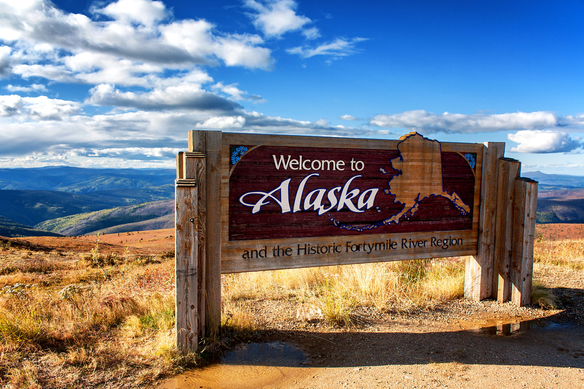 Alaska, USA: Welcome to Alaska sign at Canadian border on Top of the ...