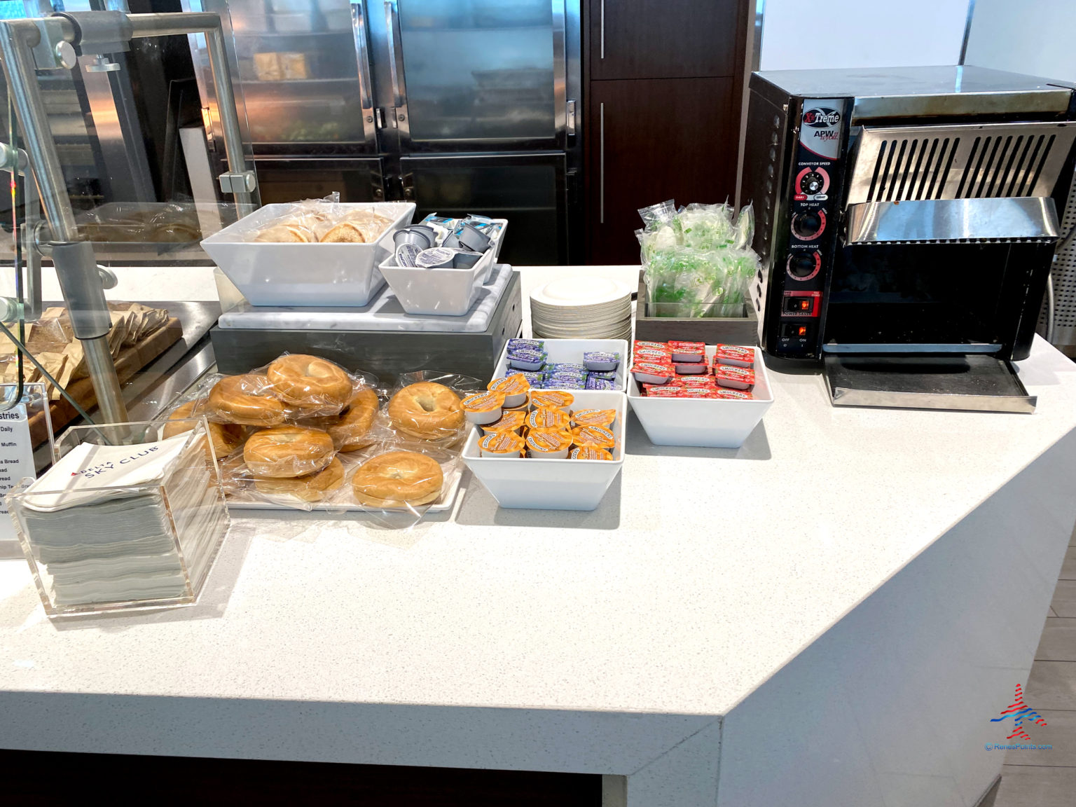 Delta Sky Club MSP Breakfast Buffet (Central Concourse - F/G ...