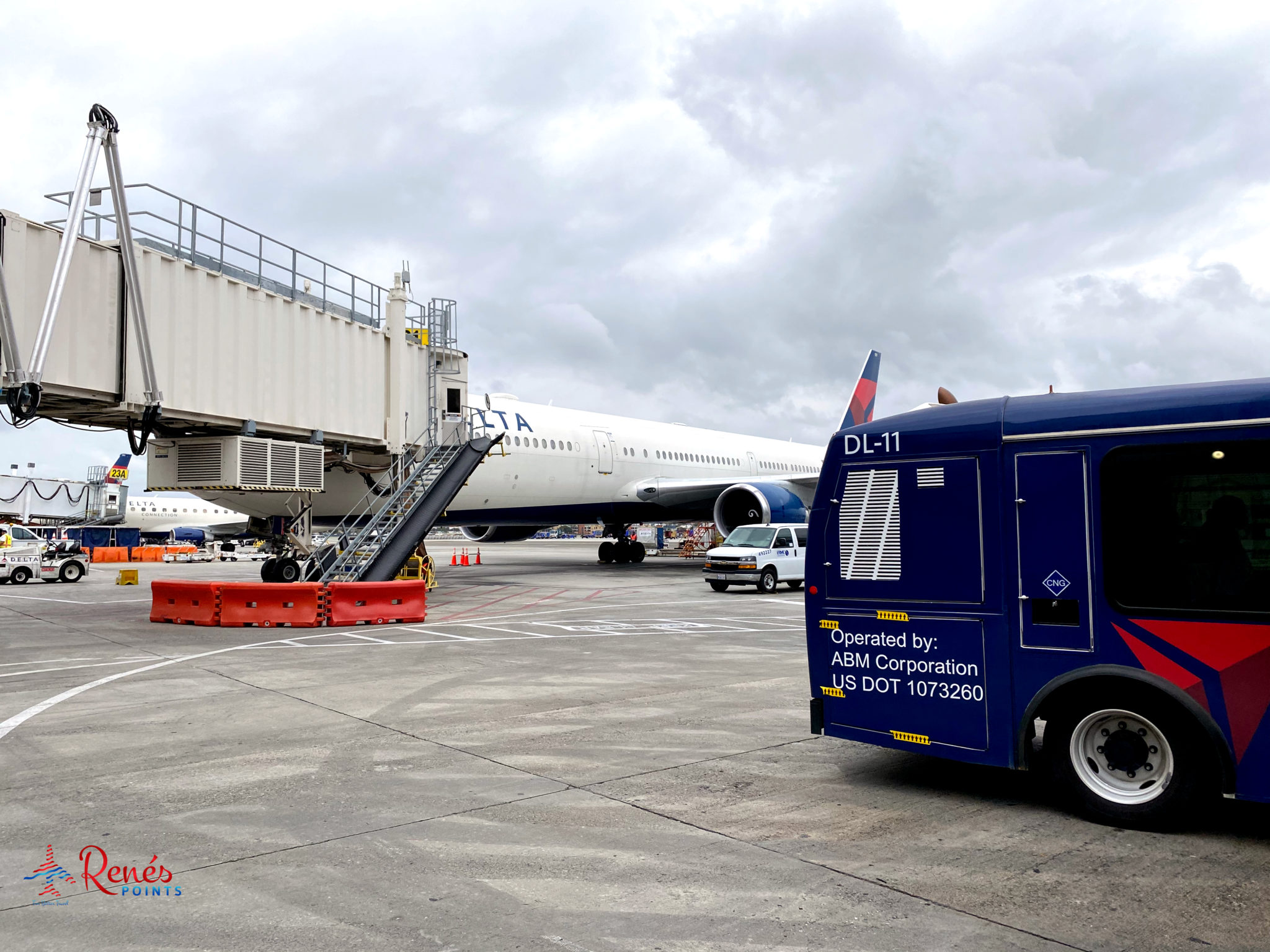 LAX-TBIT-Delta-Shuttle-Bus-T2 - Eye of the Flyer
