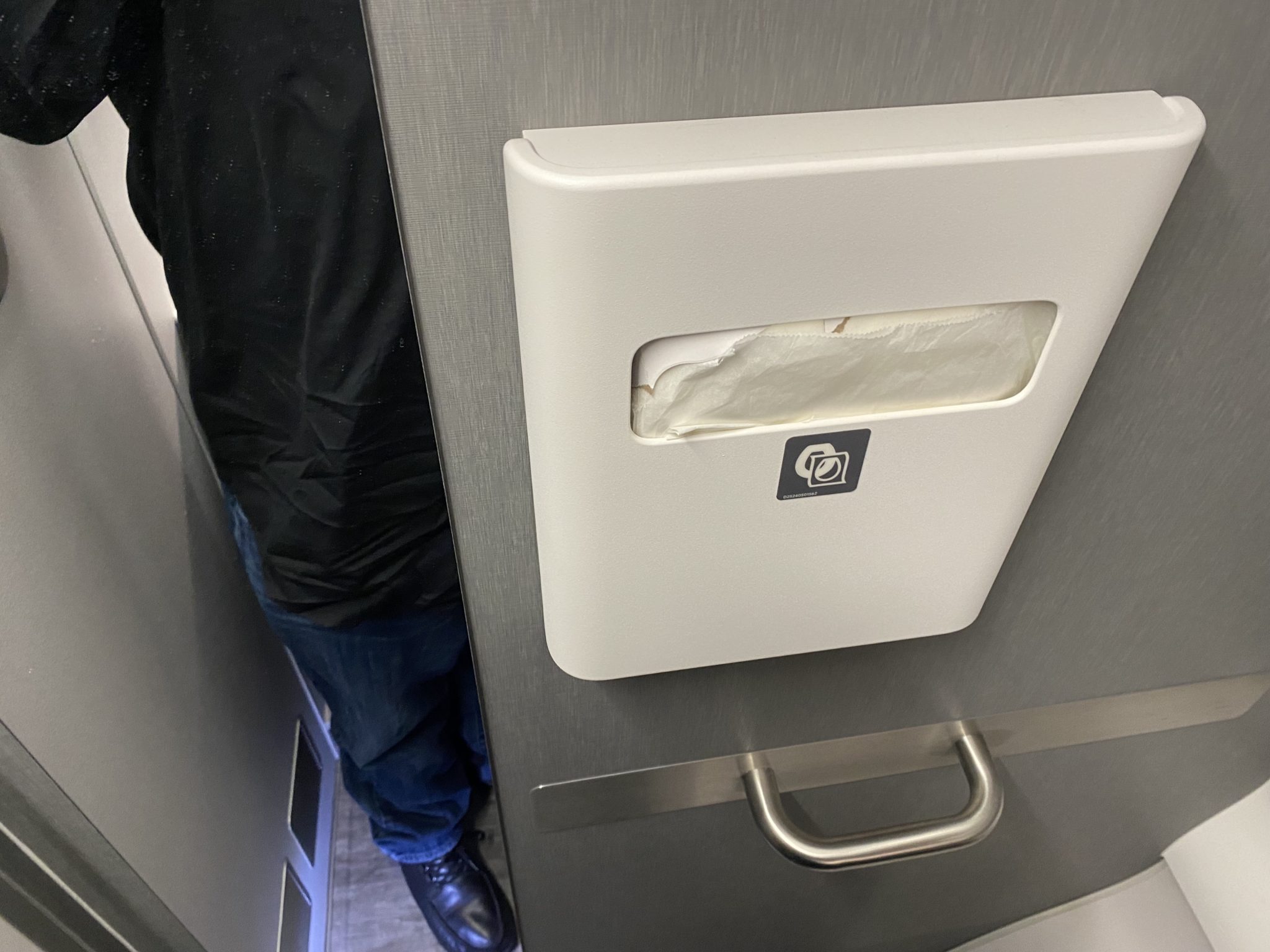 Our First Look Inside the Brand New Delta A321neo! - Eye of the Flyer