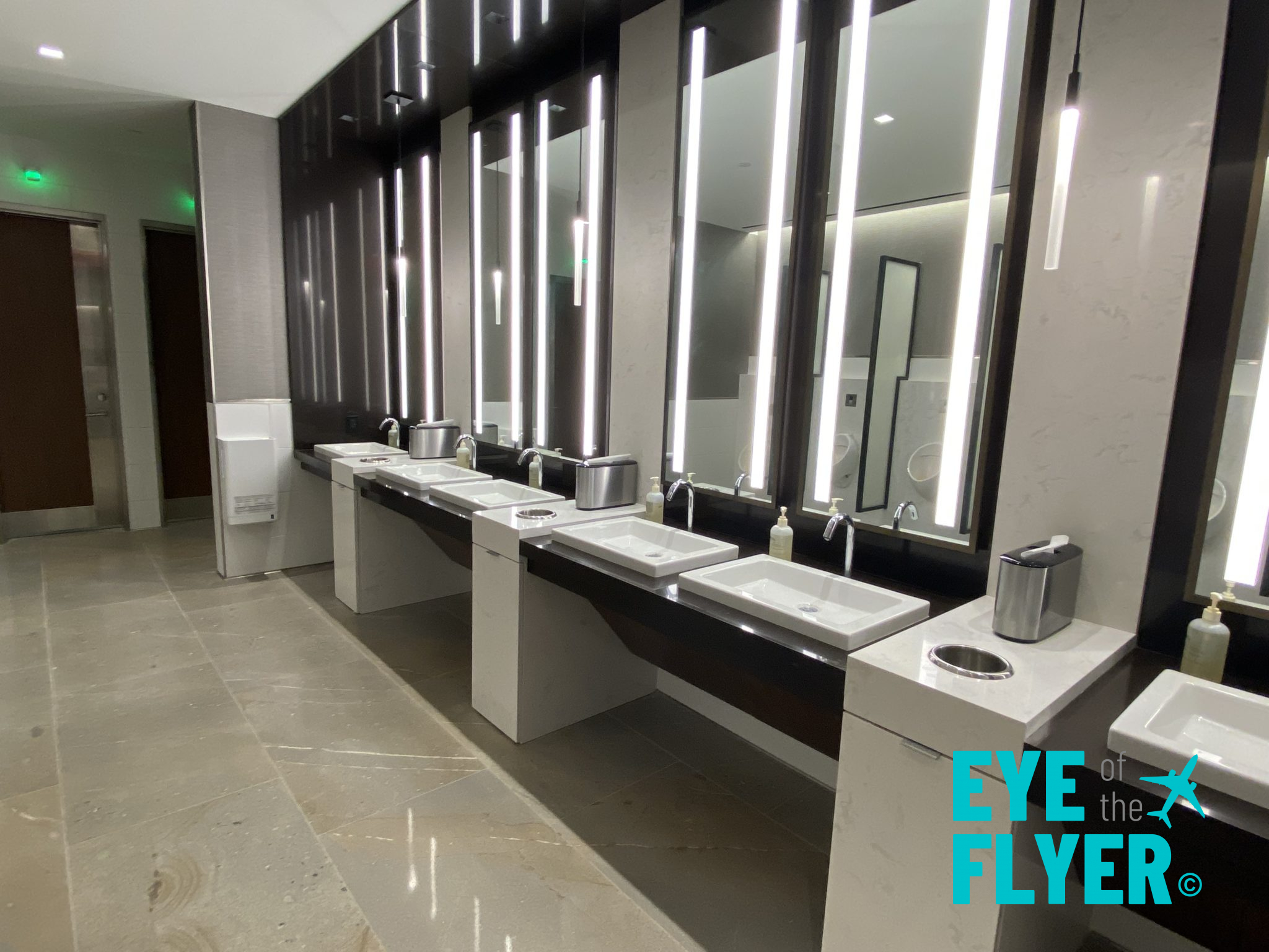 Delta-LaGuardia-Sky-Club-LGA-Mens-Restroom-Sinks - Eye of the Flyer