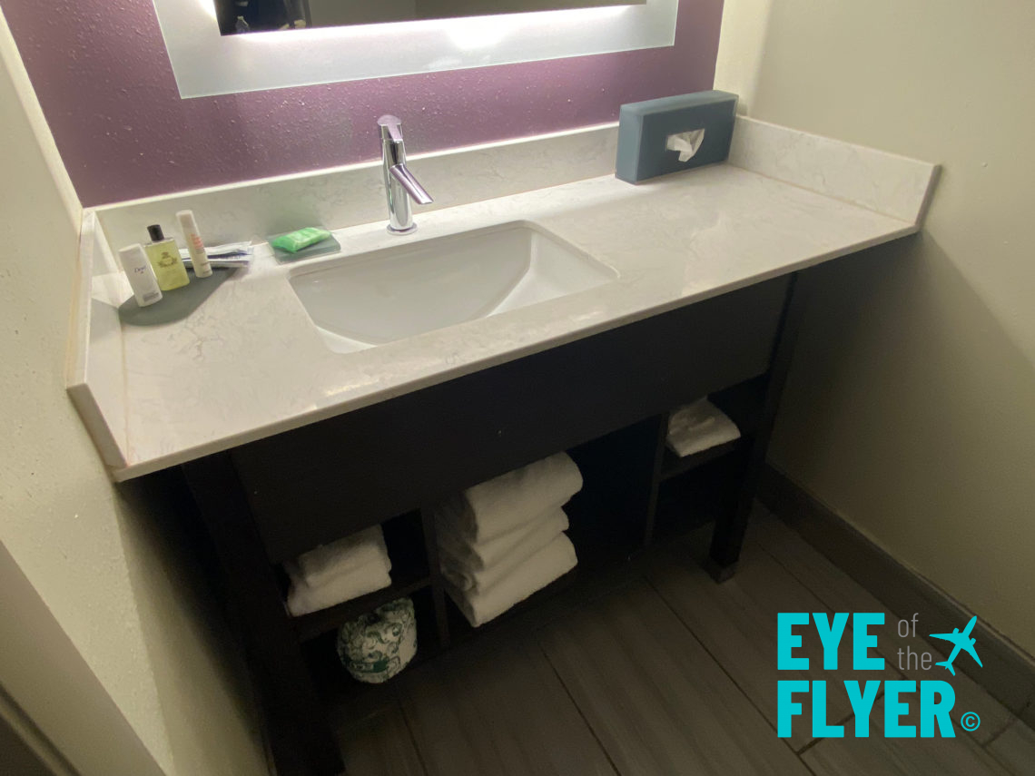 La-Quinta-OHare-Airport-Hotel-Sink-Vanity - Eye of the Flyer