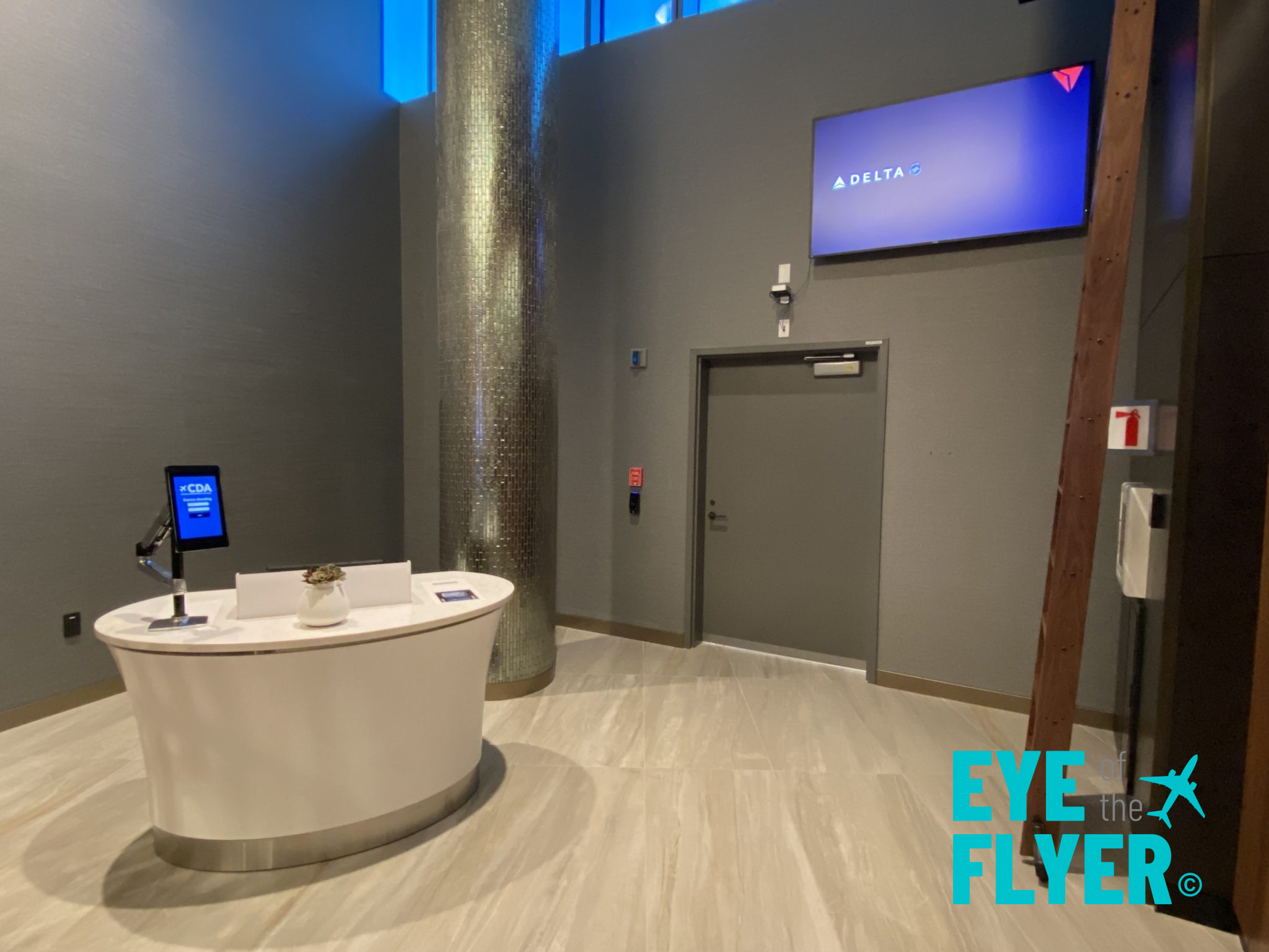 New-Delta-Sky-Club-ORD-T5-Chicago-OHare-Review-Gate-M14 - Eye of the Flyer