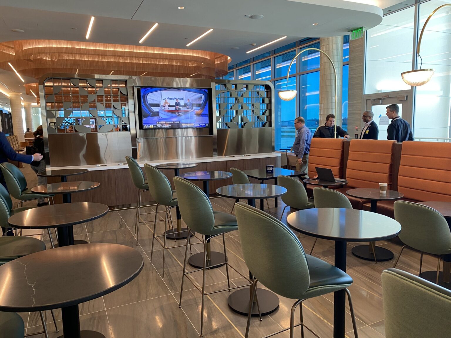 Delta-Sky-Club-Minneapolis-G-Concourse-Review-Seating-4 - Eye of the Flyer