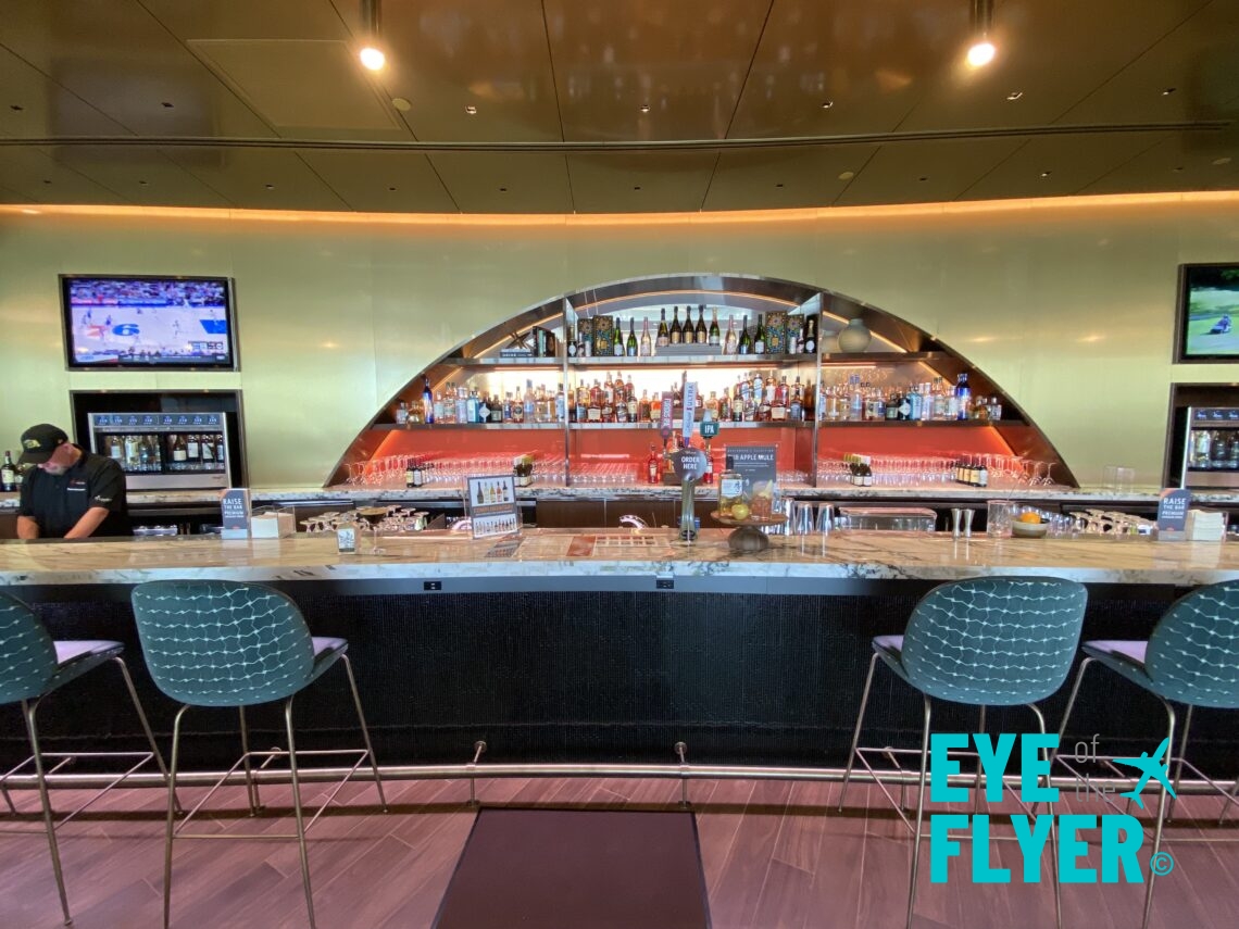 Main-Bar-Overview-Delta-Sky-Club-Minneapolis-G-Concourse-Review - Eye ...