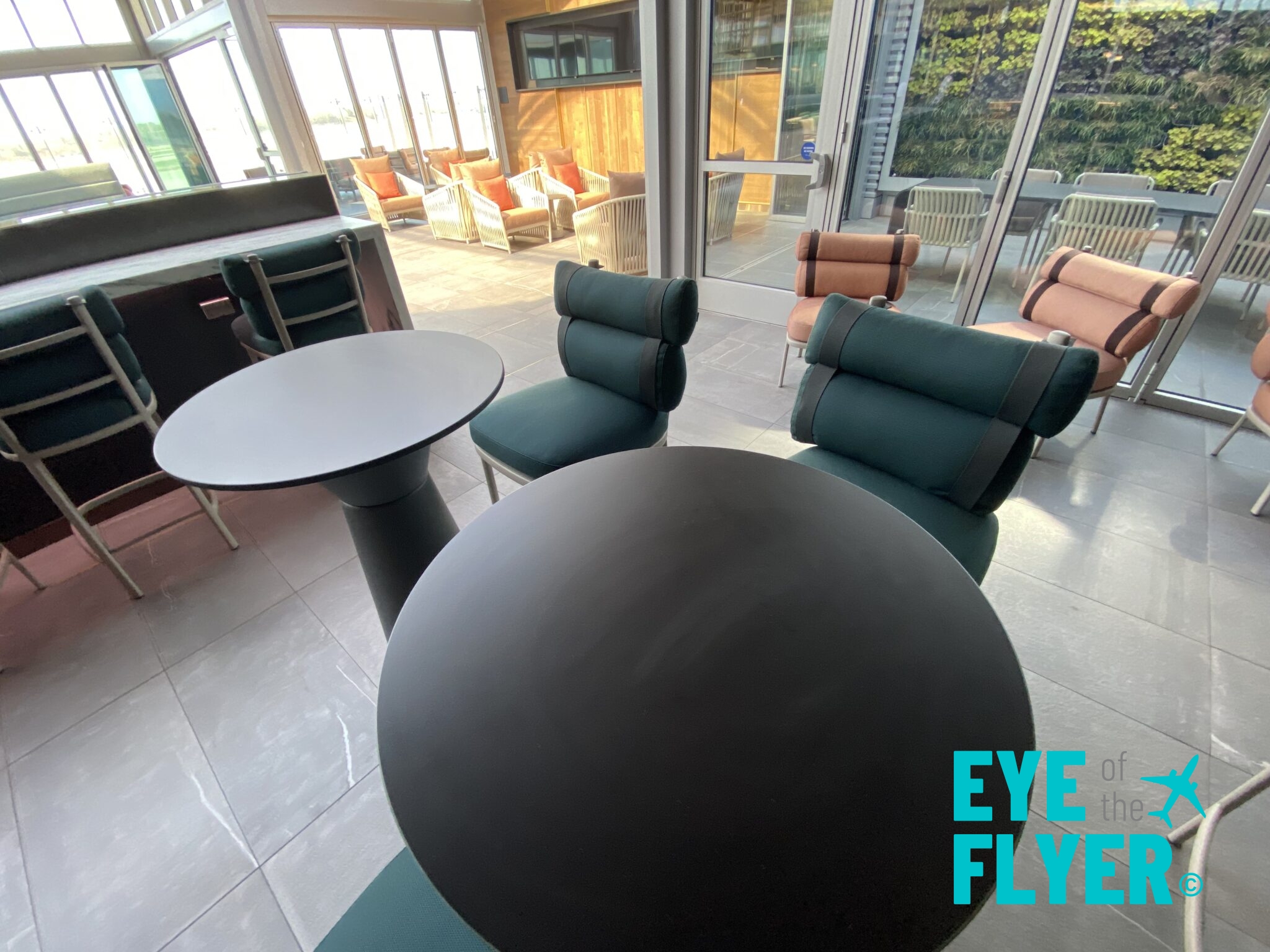 Sky-Deck-MSP-Tables-Chairs-Delta-Sky-Club-Minneapolis-G-Concourse ...