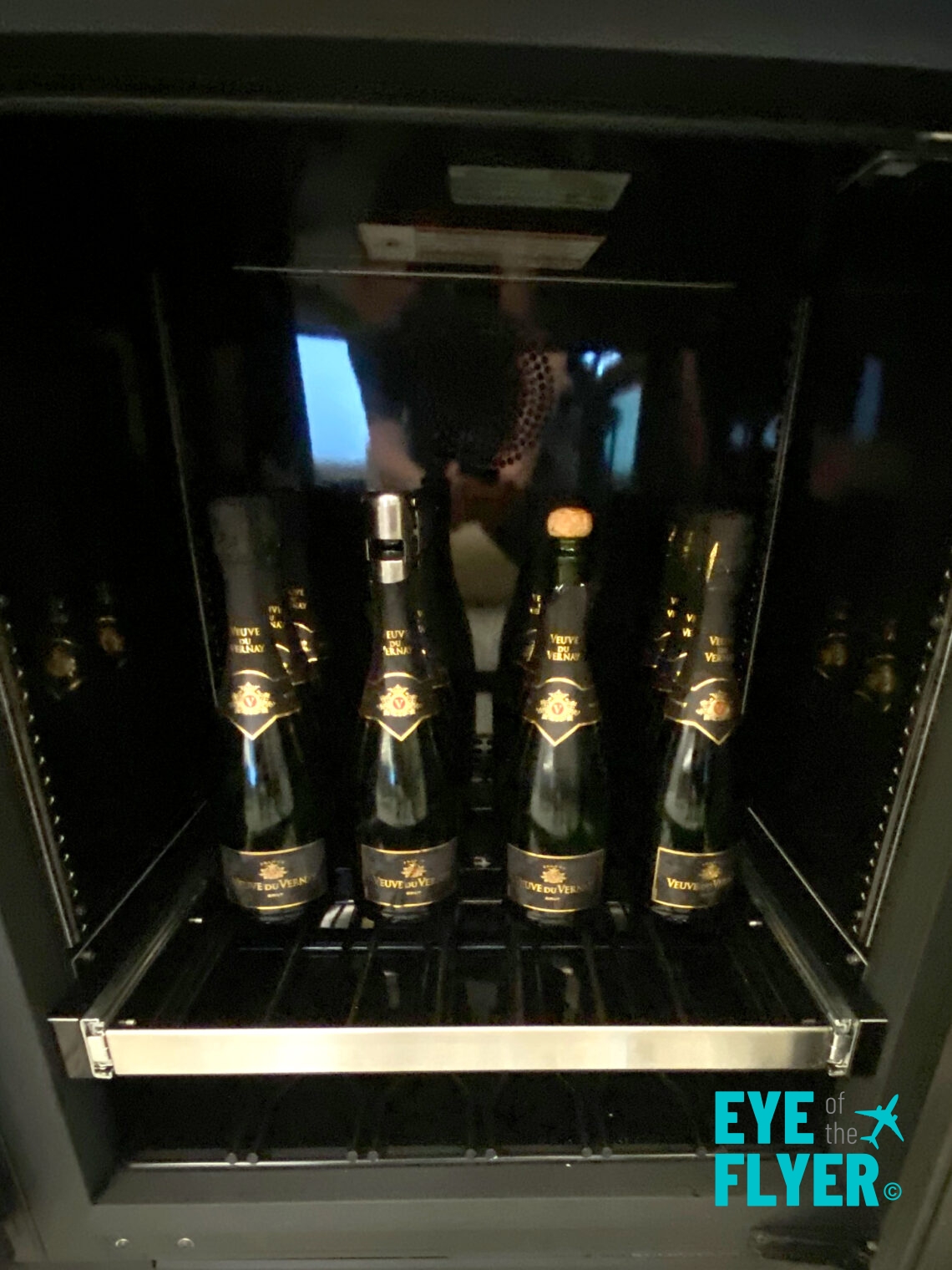 Our First Looks: The Exclusive New Delta One Check-In Lounge at LAX and ...