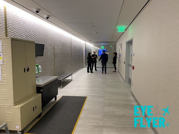 Delta-One-LAX-check-in-hallway-to-elevators - Eye of the Flyer