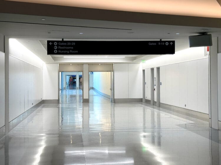 LAX-T1-T2-Connector - Eye of the Flyer