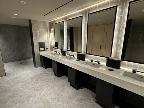 Restroom-Sinks-Chase-Sapphire-Lounge-New-York-LaGuardia-Review - Eye of ...