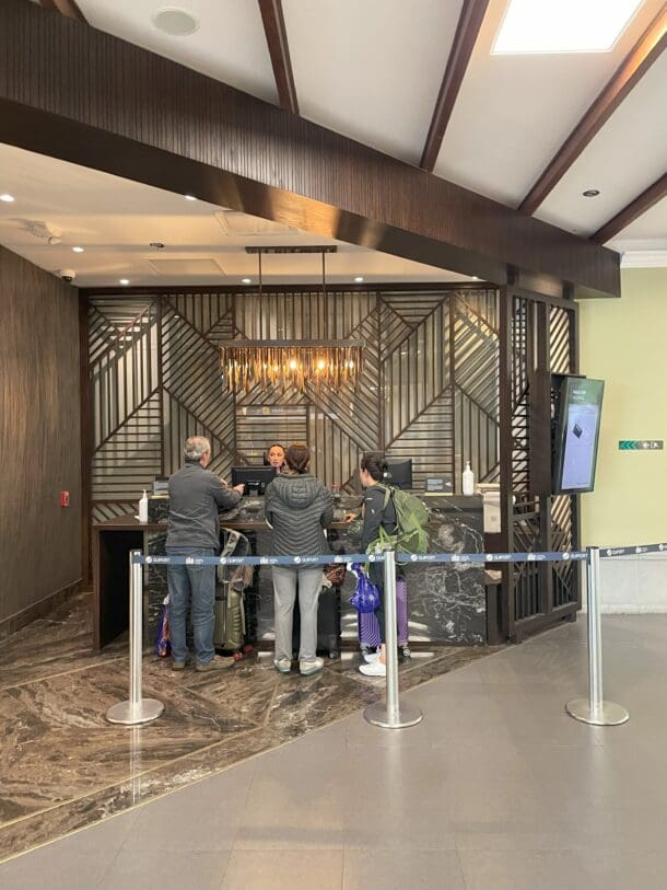 Sala VIP Internacional UIO Checkin Desk - Eye of the Flyer