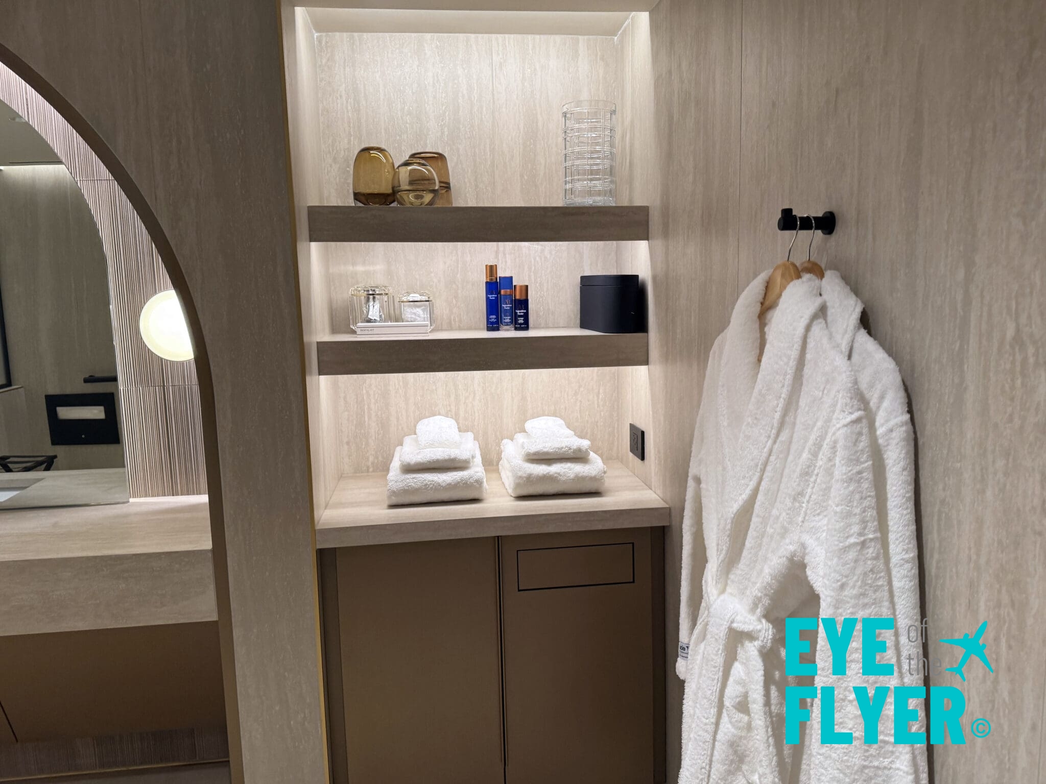 Suite-Bathroom-Products-Chase-Sapphire-Lounge-New-York-LaGuardia - Eye ...