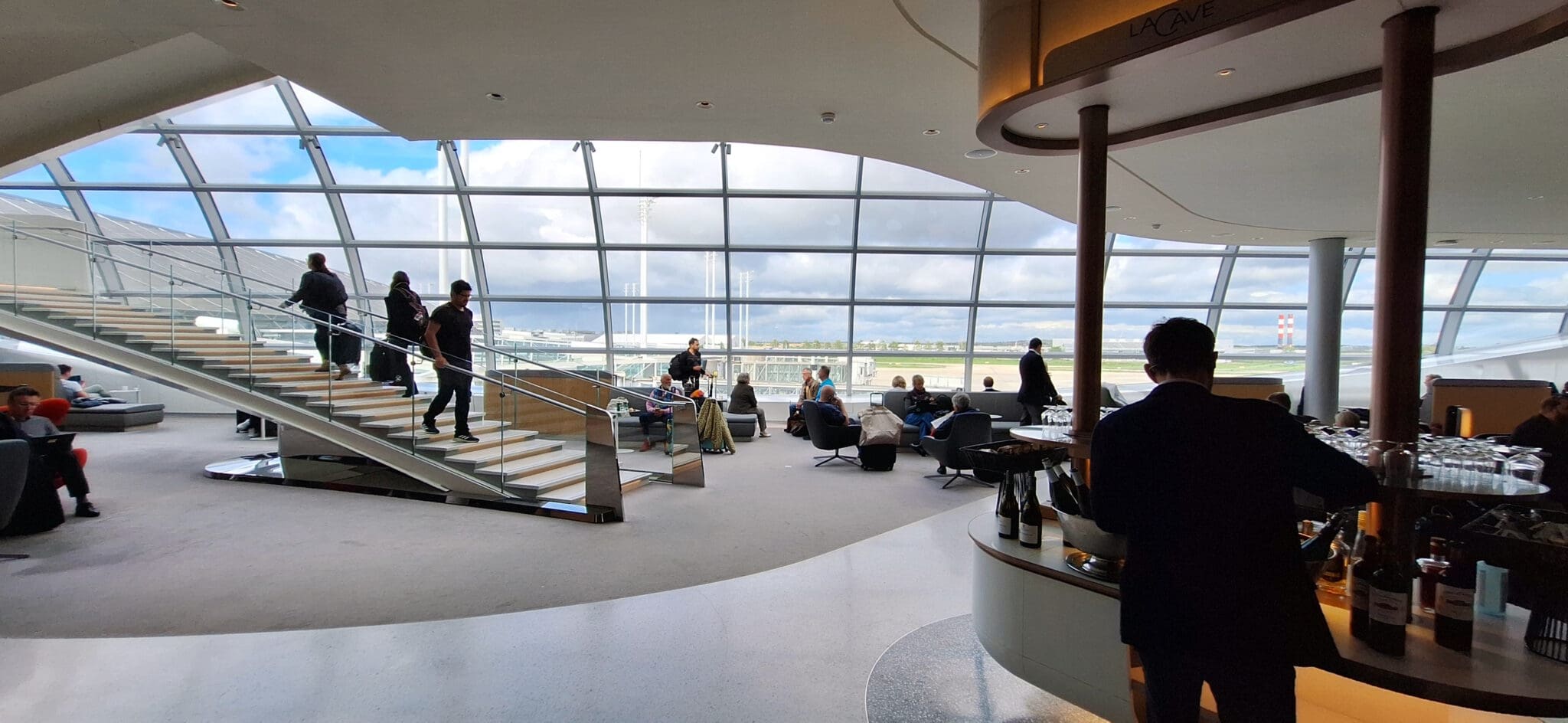 Review: The Air France Lounge at Paris-Charles de Gaulle Airport ...