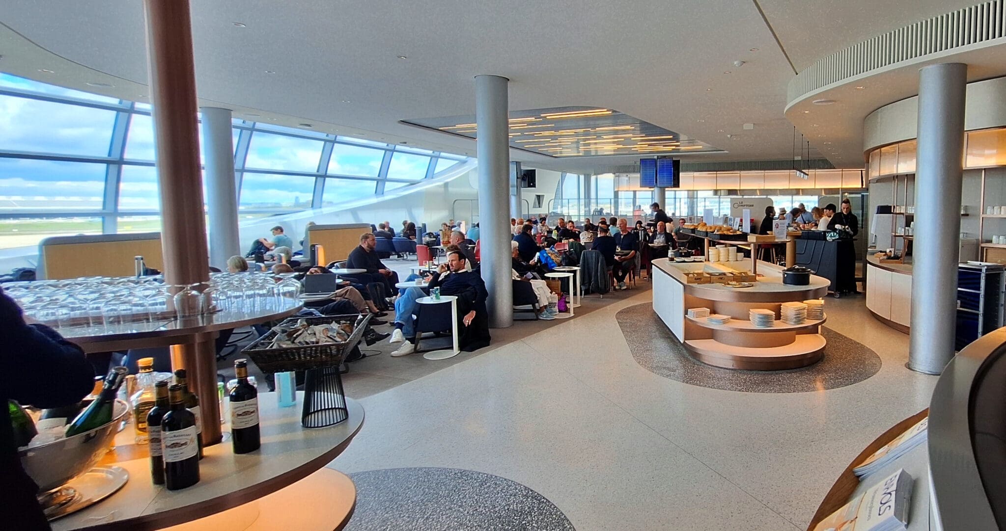 Review The Air France Lounge at Paris-Charles de Gaulle Airport ...