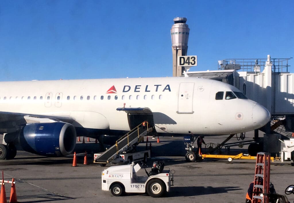 delta-a320-cargo-door-open-vegas - Eye of the Flyer