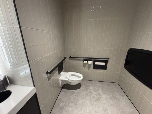 both-gender-bathroom-chase-sapphire-lounge-san-diego-airport-review ...