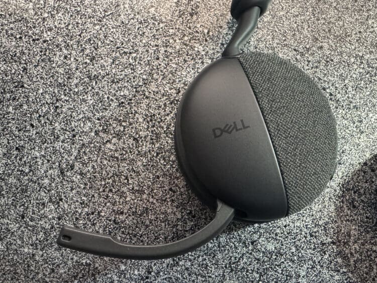 close-up-zoom-microphone-dell-pro-wireless-anc-wl5024-headphones-review ...