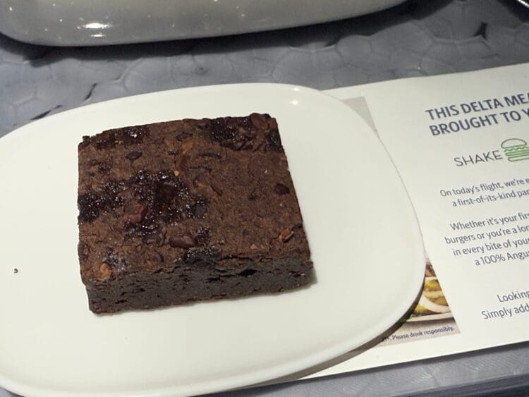 delta-shake-shack-burger-brownie-opened - Eye of the Flyer