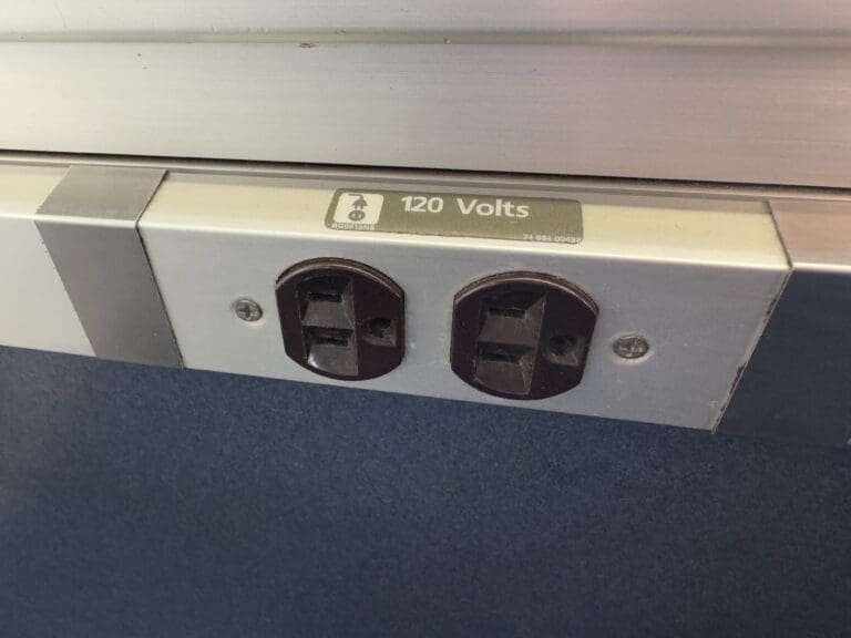 amtrak-surfliner-business-class-power-ports - Eye of the Flyer