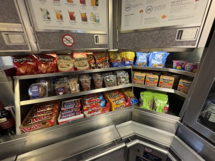 snacks-bar-car-amtrak-surfliner - Eye of the Flyer
