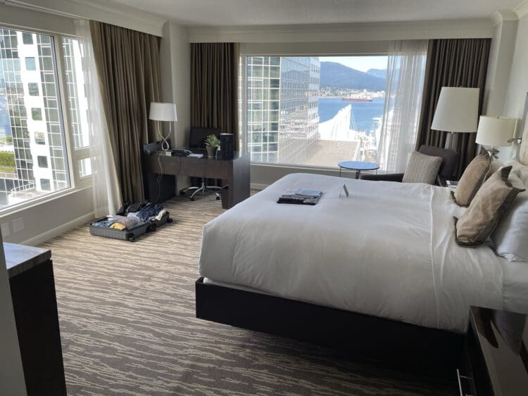 Fairmont Waterfront Signature Harbor View King Corner - Eye of the Flyer